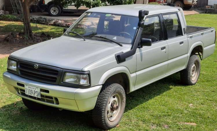 Tumomo.com Camioneta mazda 4x4