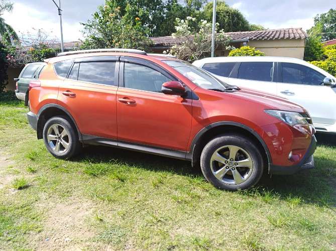 Tumomo.com Vendo vagoneta toyota rav4 mod.2016