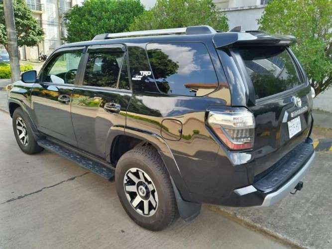 Tumomo.com Vagoneta toyota runner 2018 trd off