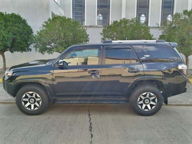 Tumomo.com Vagoneta toyota runner 2018 trd off