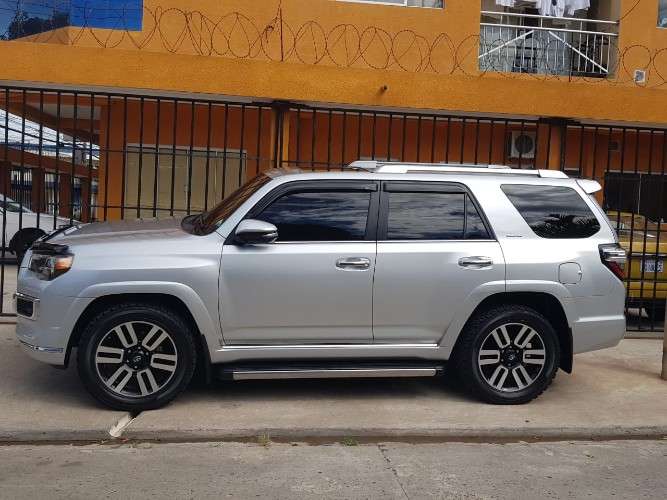 Tumomo.com Vendo hermosa vagoneta toyota runne