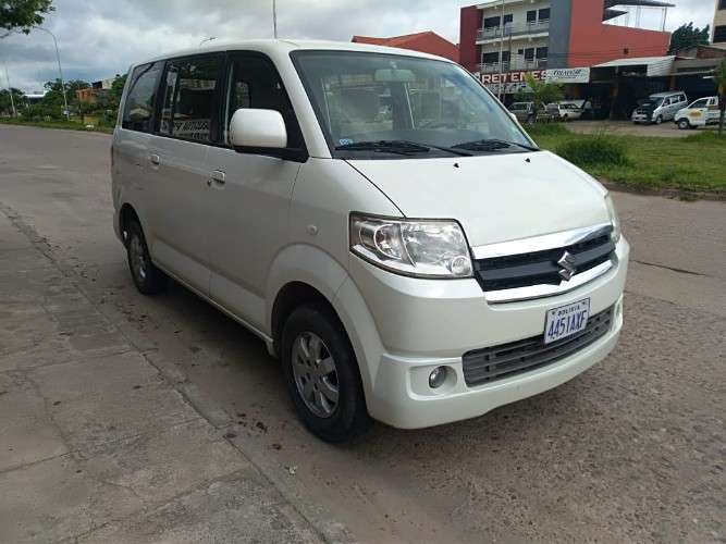 Tumomo.com Vendo minibus de 3 filas suzuki ap