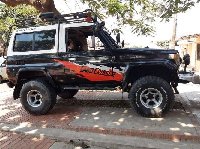 Tumomo.com En venta vagoneta toyota land cruis
