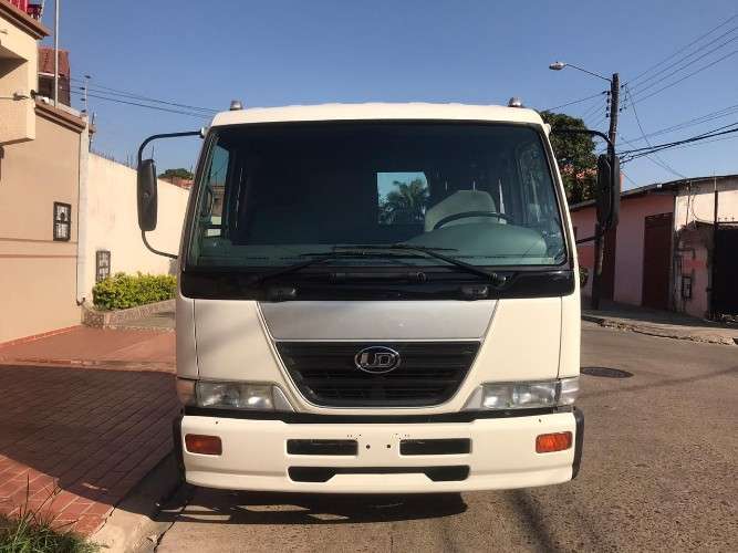 Tumomo.com Camion nissan condor año 2013